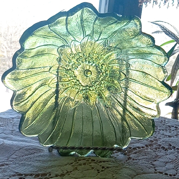 Indiana Glass | Art | Vintage Indiana Green Glass Lily Pons Sunflower ...